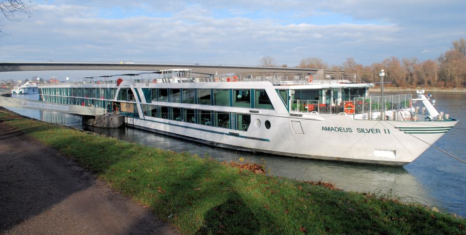 Круизный лайнер Amadeus Silver II от Lueftner Cruises: цены на круизы ...