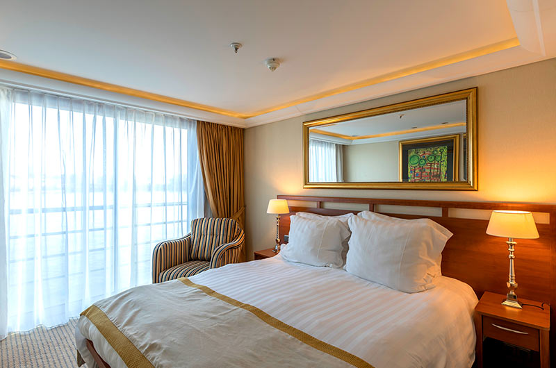 Cruise liner Monarch Queen from Gate 1 Travel: cruise prices ...