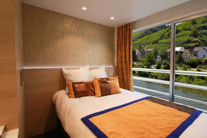 Cruise liner MS Symphonie from Croisi Europe: cruise prices ...